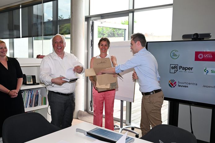 RePaper vormt oud papier en karton Jasper-Eyers Architects om tot ...