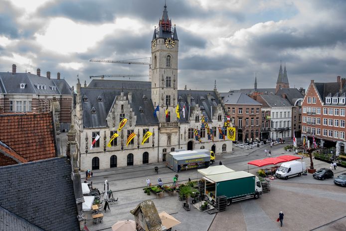 Grote Markt twee maanden lang verkeersvrij voor zomeractiviteiten ...