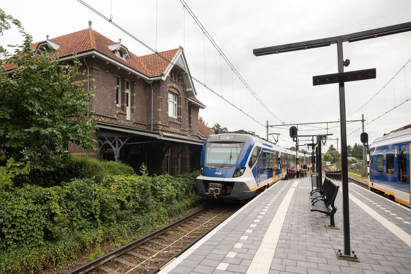 Dit is het rustigste station van Nederland en wie hier wél uitstapt zit ...
