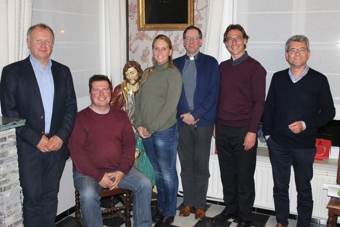 Na collectief ontslag kerkraad: omstreden pastoor Luc Mertens vindt ...