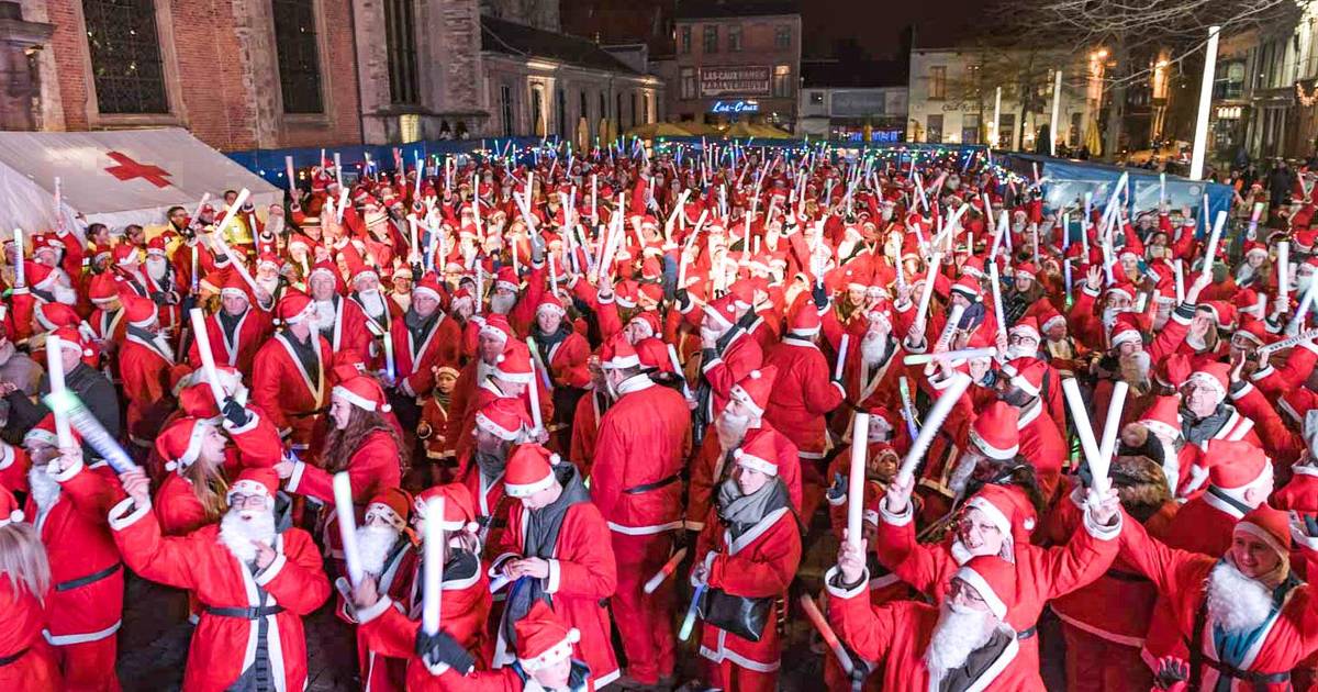Santa Walk neemt voor zesde keer centrum in | Sint-Niklaas | hln.be