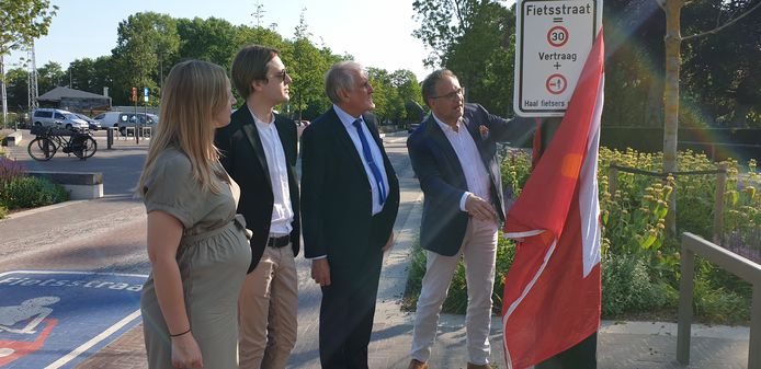 Stad Antwerpen plaatst sensibiliseringsborden in fietsstraten: schepen ...