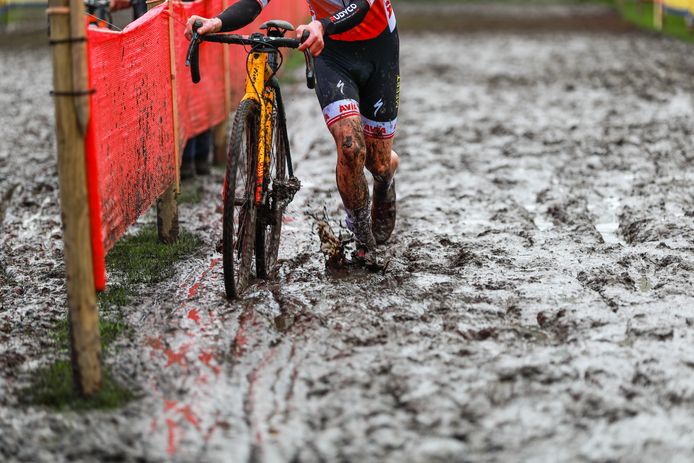 IN BEELD. Moet er nog modder zijn? Belgisch kampioenschap veldrijden ...