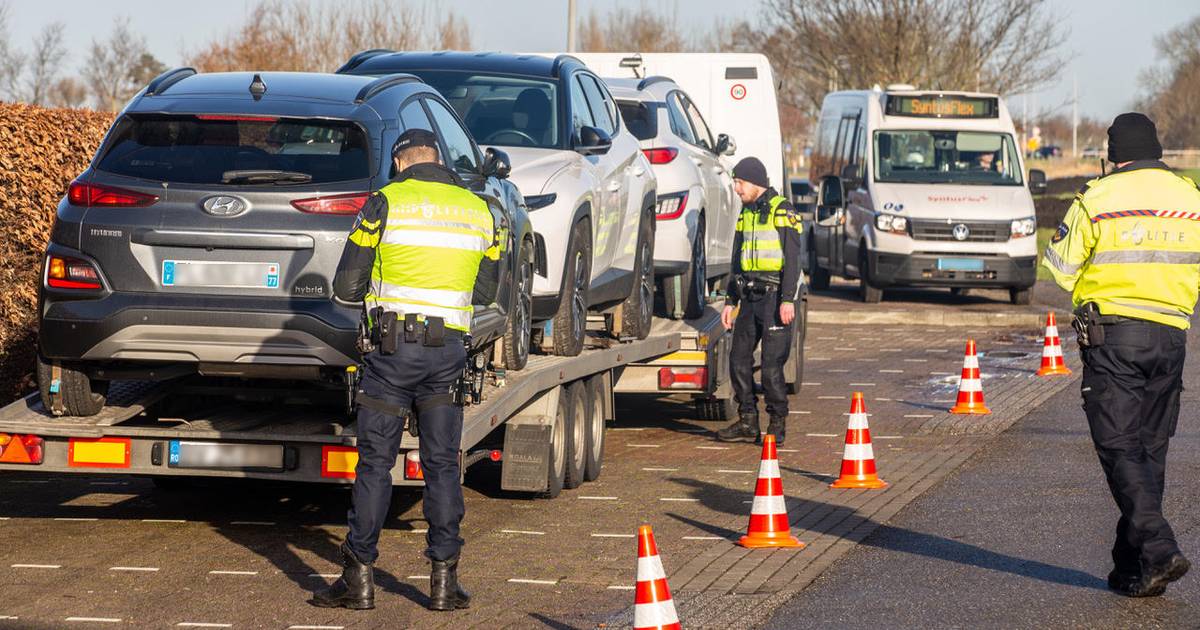 Politie houdt grote verkeerscontrole in De Ronde Venen | De Ronde Venen | AD.nl