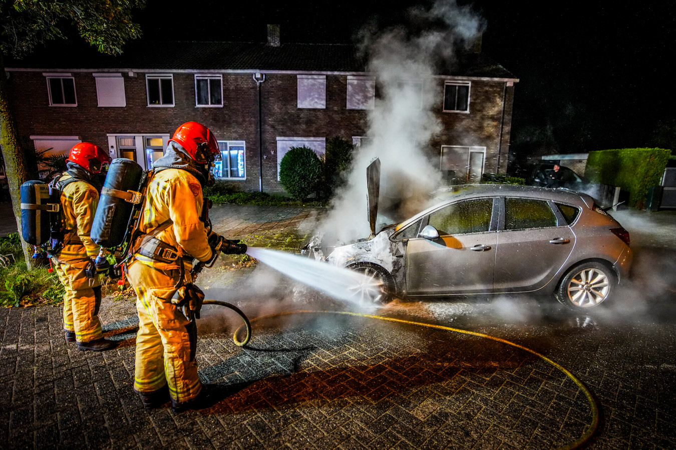 Voor de derde avond op rij gaat auto in vlammen op in Eindhoven ...