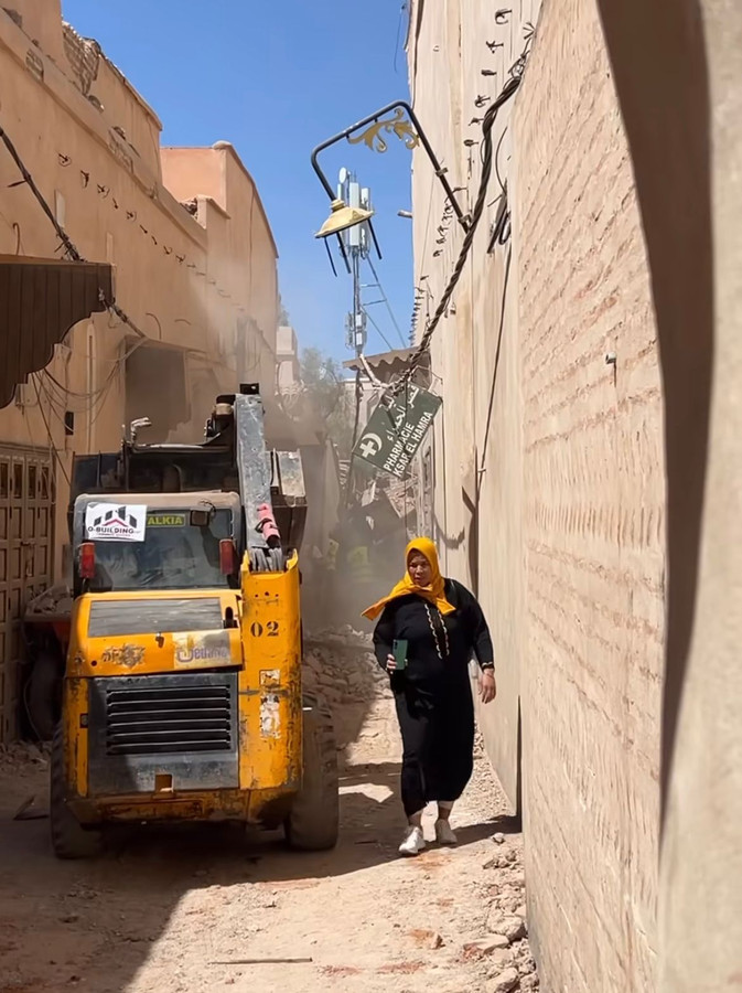 Mahasin zat in het vliegtuig op weg naar Marrakesh toen ze hoorde over ...