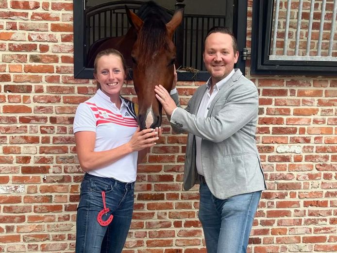 Zottegemse Flore De Winne met hengst Flynn vertrokken naar Parijs ...