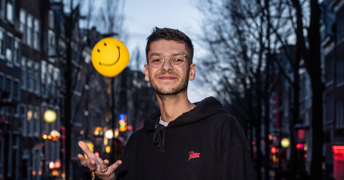 Max schreef in kwartiertje een nummer dat nu in 134 landen wordt ...