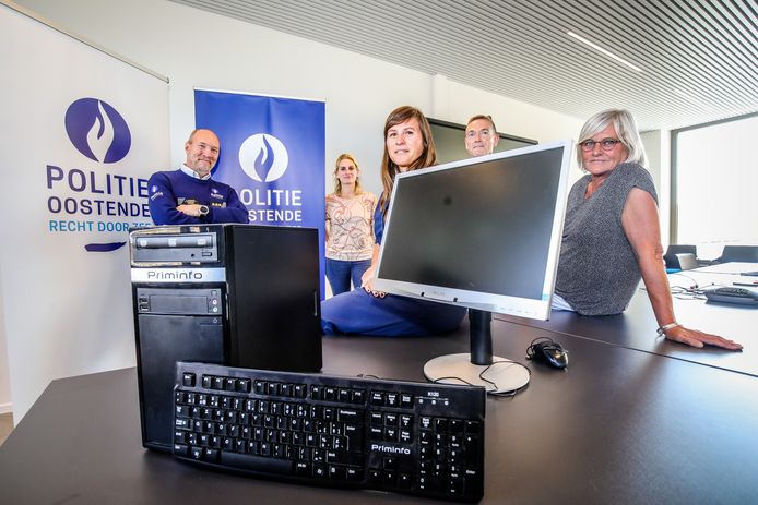 Politie schenkt 100 computers aan kansarme gezinnen: “De digitale kloof ...