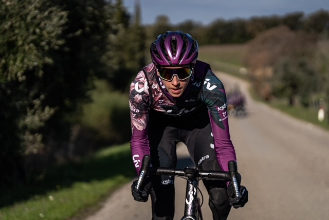 Quinty Ton breekt schouderblad in Giro Donne: ‘Ik maakte drie salto’s ...