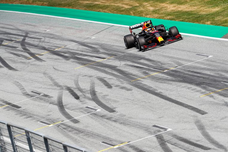 Max Verstappen deelt in Oostenrijk nieuwe tik uit aan Hamilton