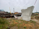 Eerste pijler van de Verapazbrug torent binnenkort boven het water uit ...