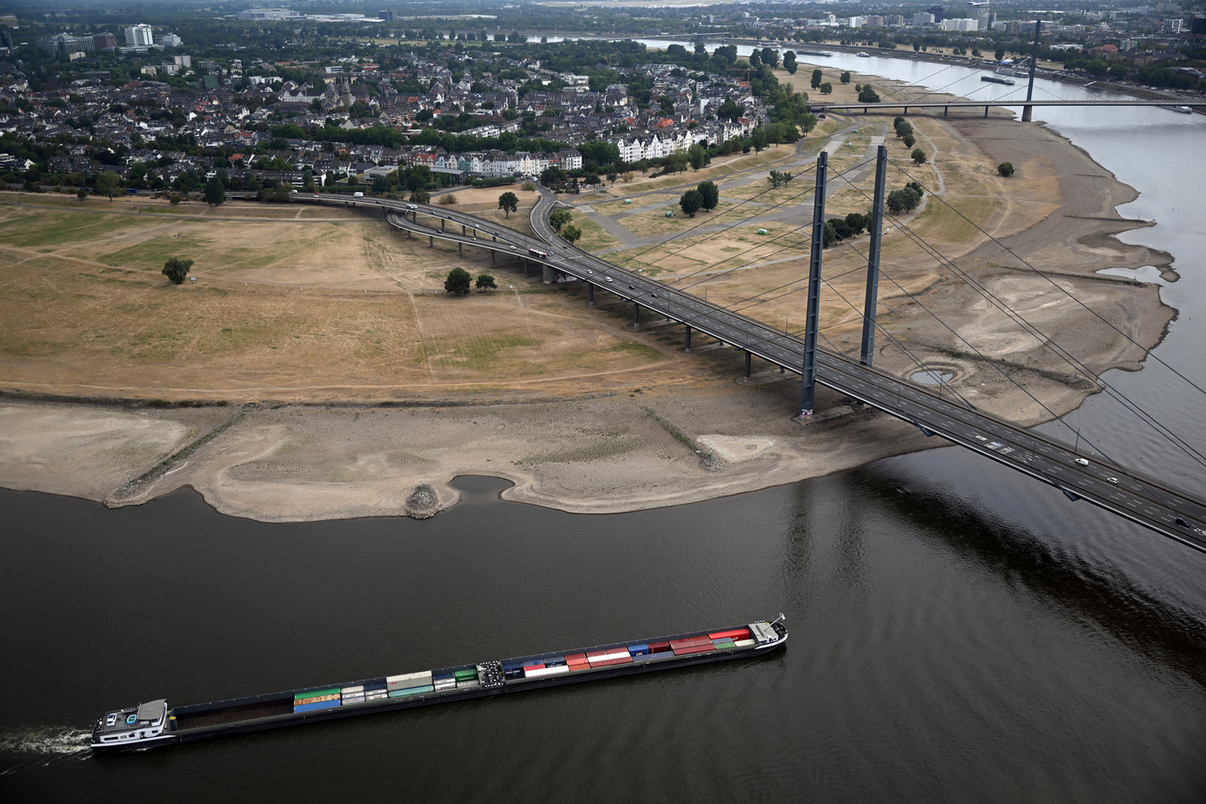 De Rijn in moeilijkheden: bejaardenrivier of mythische plek? | Foto ...