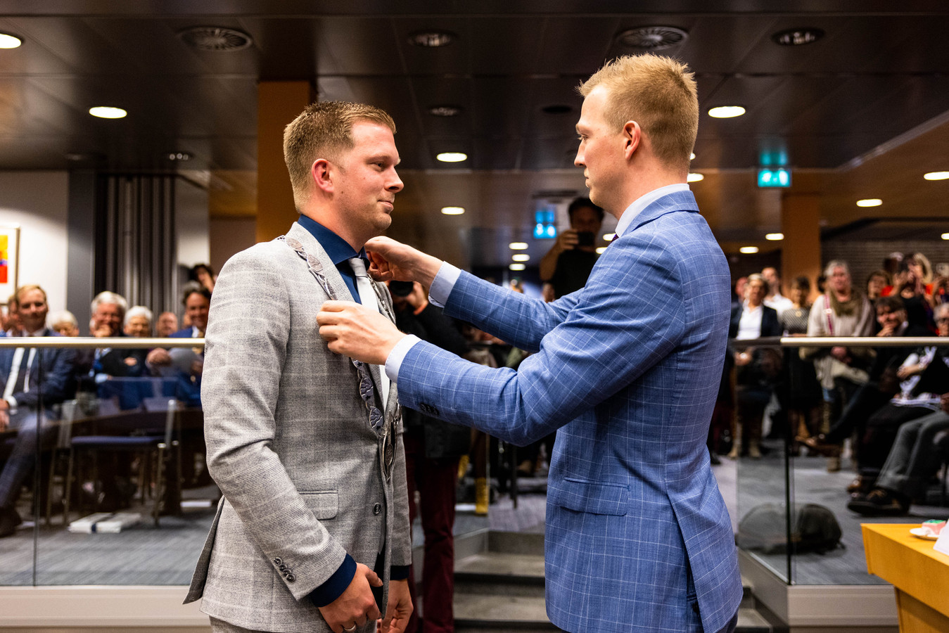 Boy Scholtze (31) nu officieel de jongste burgemeester van Nederland ... Boy Scholtze (31) nu officieel de jongste burgemeester van Nederland ...