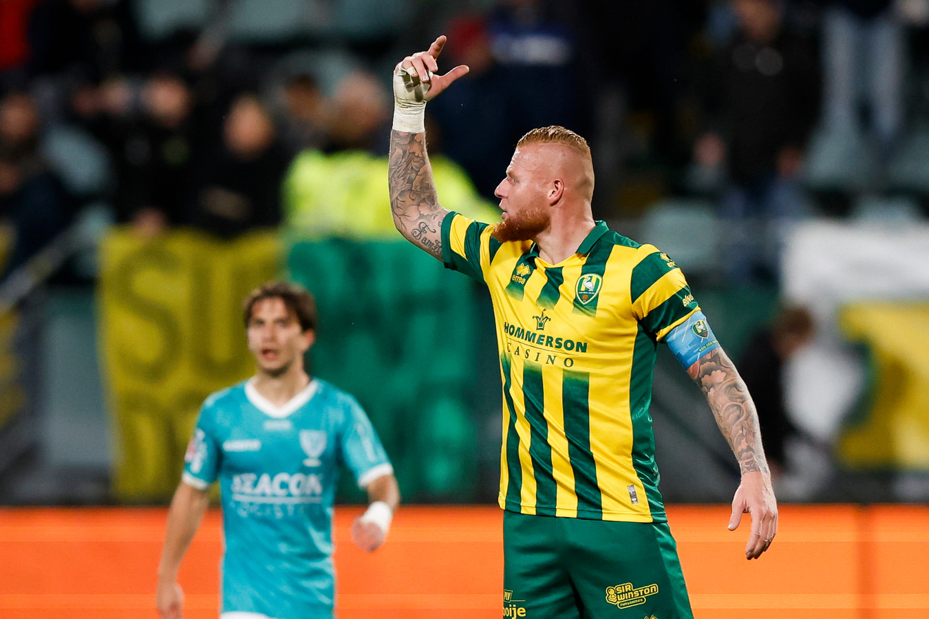 ADO Den Haag verliest weer en blijft zeventiende, maar Dirk Kuyt blijft ...