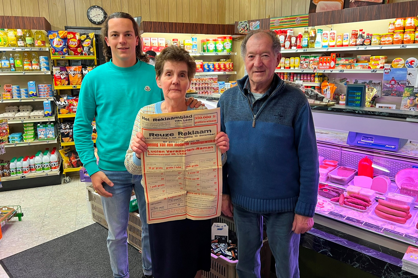 Agnes (71) houdt al 50 jaar kruidenierswinkel open aan station: “Ooit ...