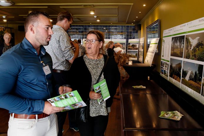 Omstreden evangelist Tom de Wal presenteert bouwplannen aan Dussen ...