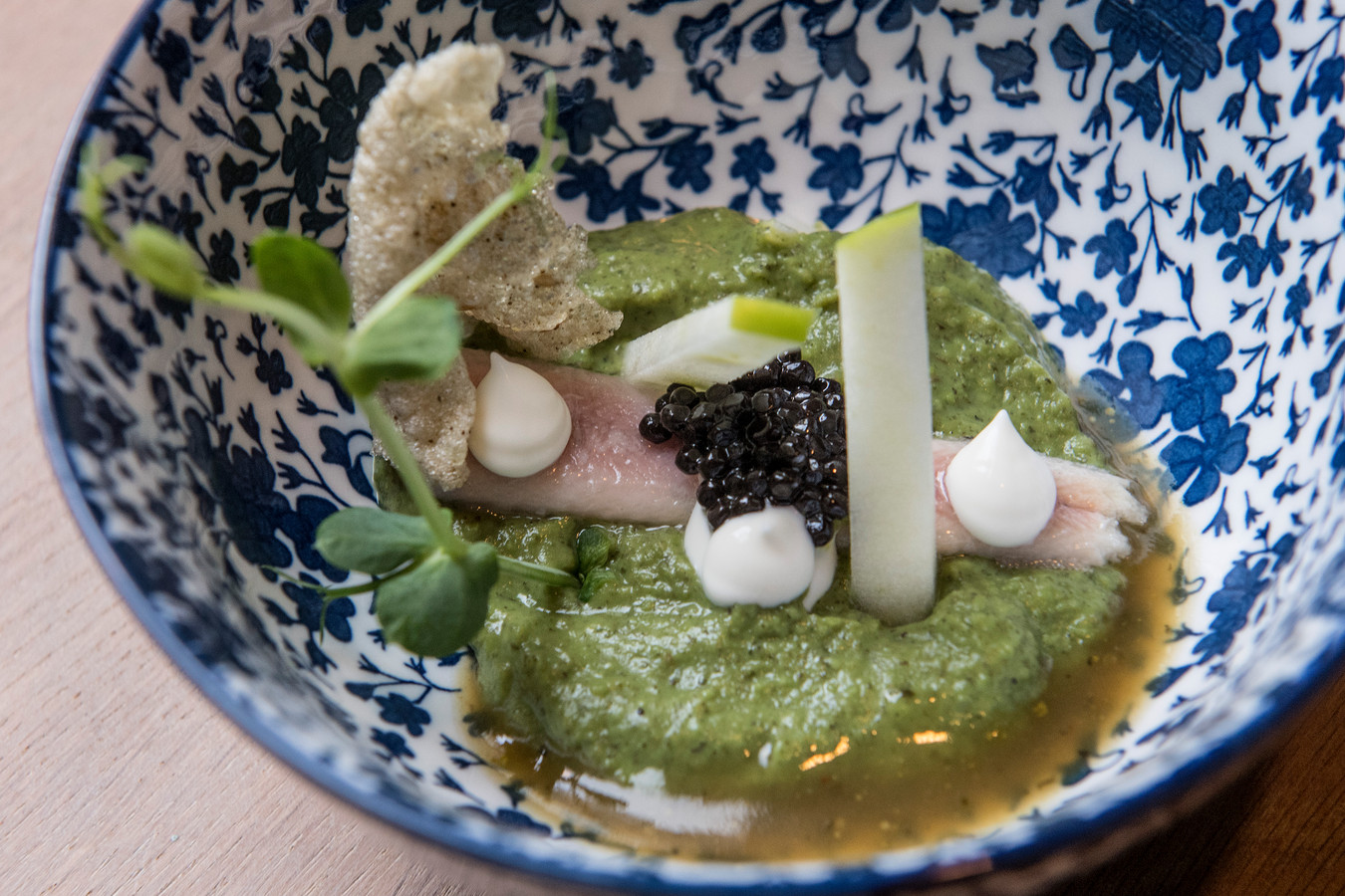 Het lunchroomgevoel verdwijnt met de gerechtjes en wijnen die de kok je ...