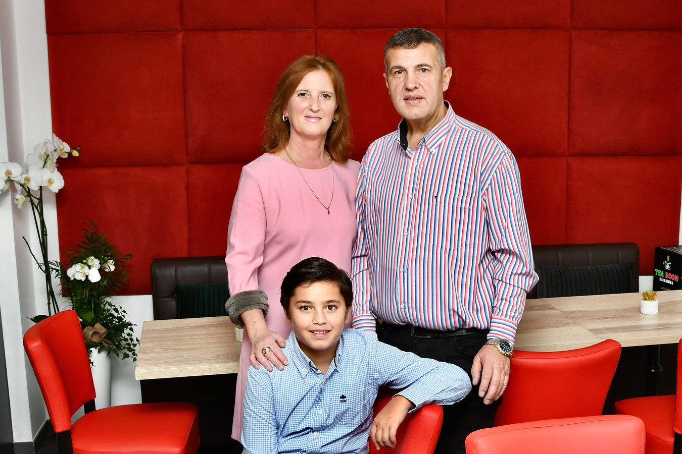 Kadire en Adil openen tea-room La Mama: “We dromen van een restaurant ...