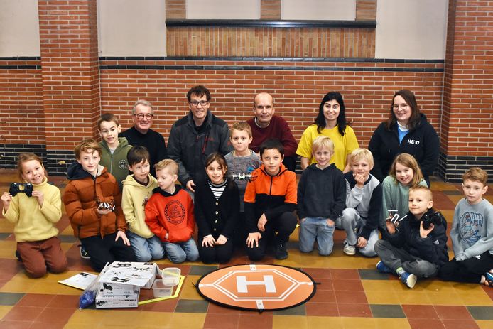 Kinderen leren drone besturen op kamp | Roeselare | hln.be