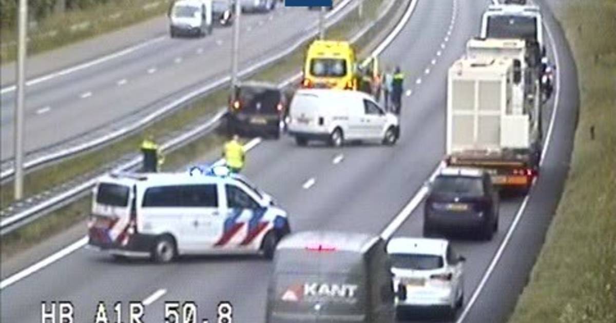 Chaos op snelweg bij Barneveld: ongeluk op A1 in beide richtingen zorgt voor flinke file ...