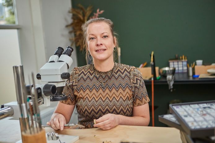 Edelsmid Sarah Kobak verhuist naar Achterhoek: ‘Toen we dit pand ...