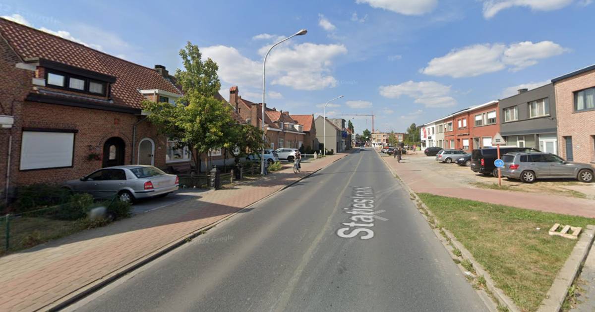 Statiestraat deels afgesloten tot midden november: verkeer moet omleiding volgen | Zwijndrecht ...