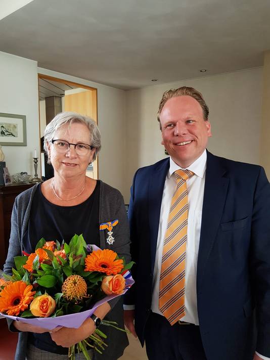 Deze 22 mensen kregen een lintje in de gemeente Moerdijk | Lintjesregen ...