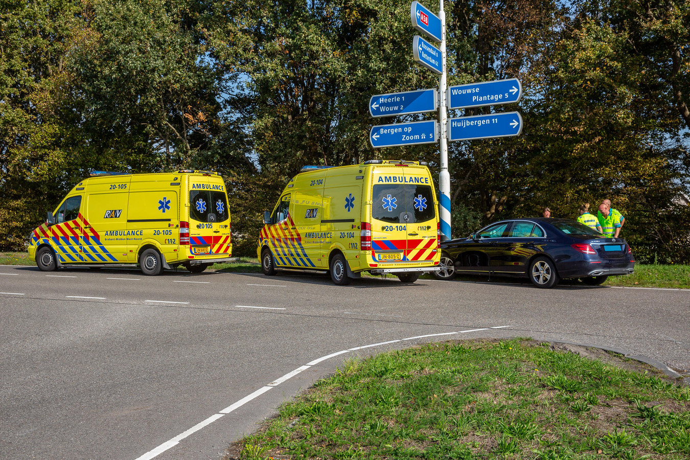 Taxi rijdt tegen paal in Heerle, passagier gewond naar ziekenhuis ...