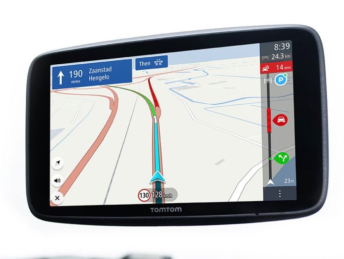 Buschauffeur houdt gsm in de hand om gps te volgen terwijl bus vol zit met kindjes en verwijt ...