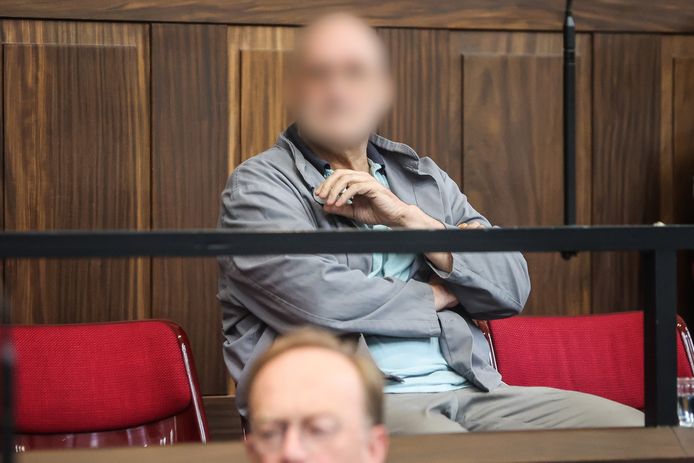 ASSISEN. De rijkgevulde biografie van een ex-bodybuilder, gebundeld als ...