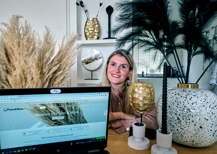 Andrea startte met haar man een webshop in pluimen: ‘We plannen ...
