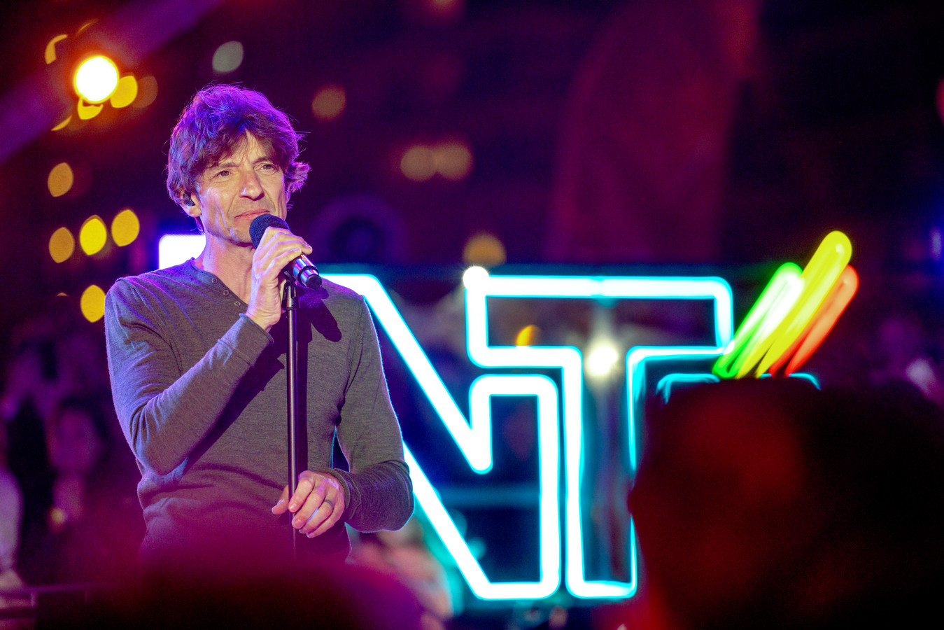 Collega’s rouwen om Stefaan Fernande: “Vorige week schreef hij nog een ...