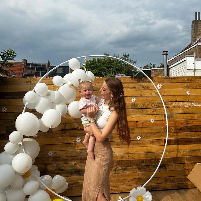 Amy-Jo (21) zamelt geld in voor ingreep nadat ze als kind ...
