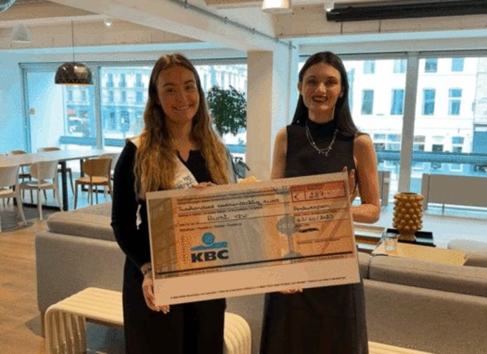 Miss Fashion-finaliste Alexandra schenkt 287 euro aan Punt vzw ...