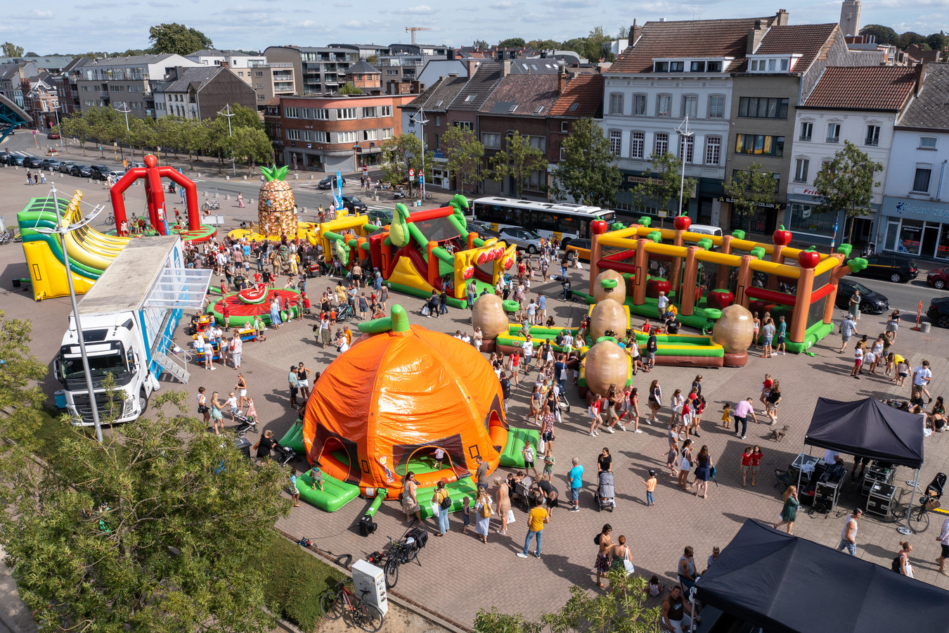 Colruyt verzekert springpret aan de kust tijdens summer roadshow | Foto ...