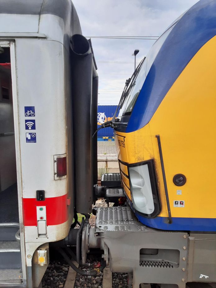 Man lift mee op intercity met 140 km/u: rookpauze loopt uit de hand ...