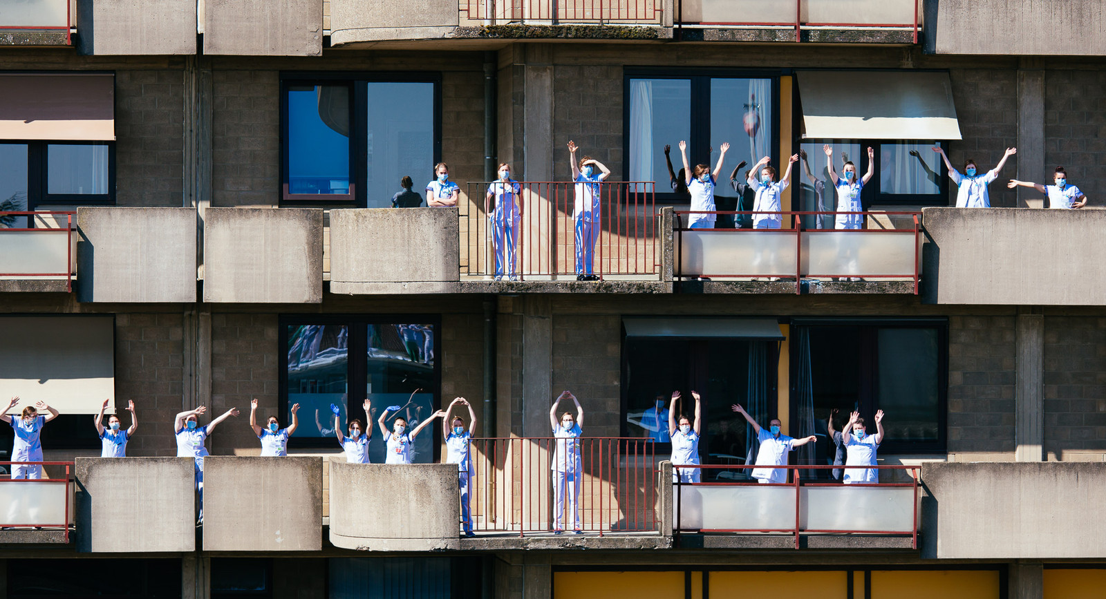 Twee ex-coronapatiënten schrijven dankbrief aan hun verplegers: “Ik was ...