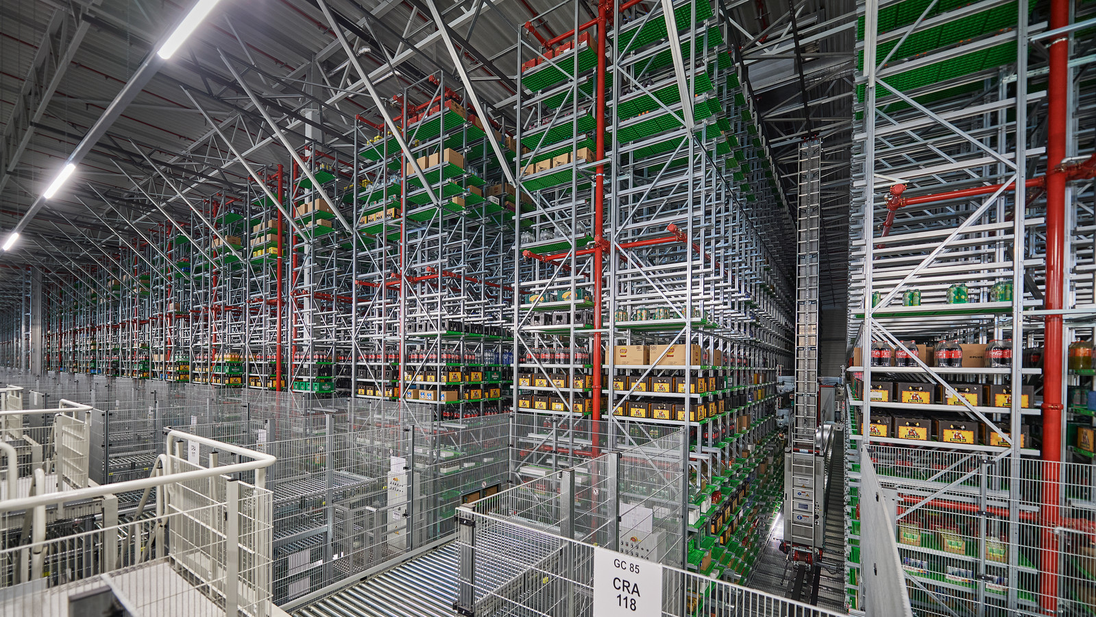 Amper handjes nodig in het nieuwe distributiecentrum van Plus in Oss ...