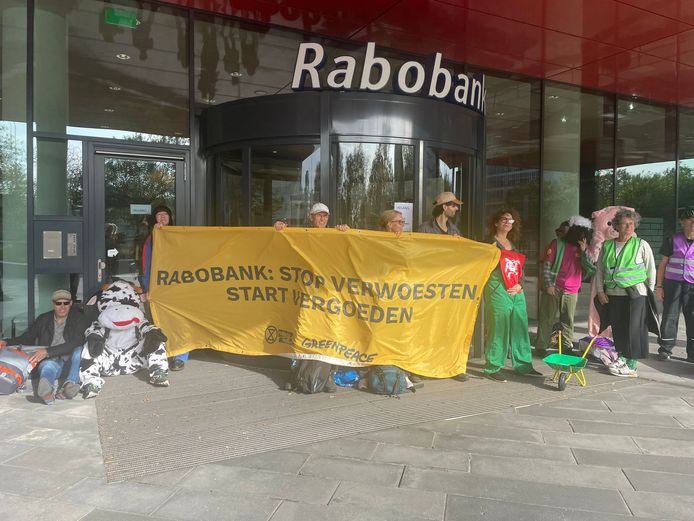 Protestactie Extinction Rebellion bij Rabobank aan Eindhovense ...