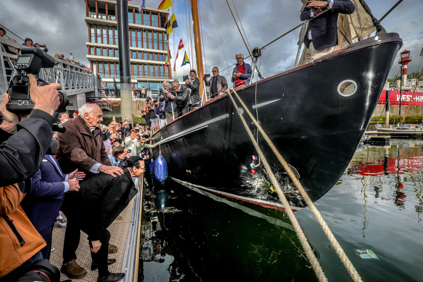 KIJK. Na 16 jaar vaart schip van Jacques Brel opnieuw, en da’s voor ...