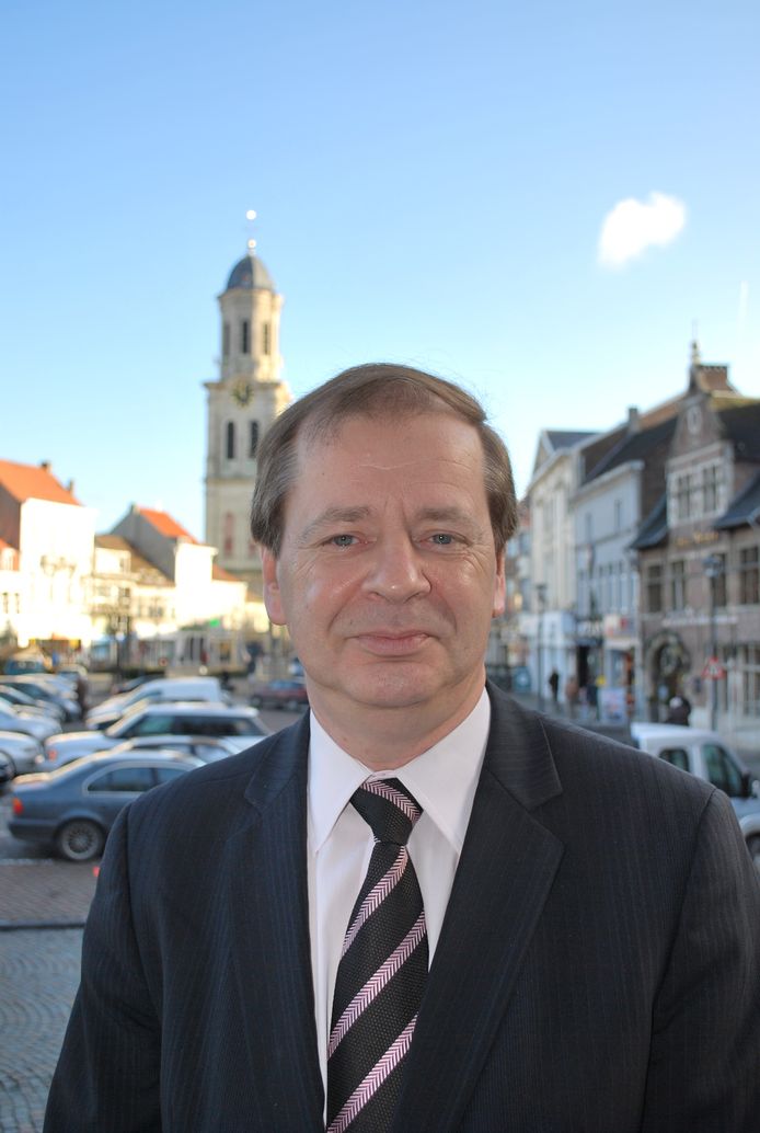 Uitvaart dirigent Dirk De Caluwé vindt maandag plaats in crematorium ...