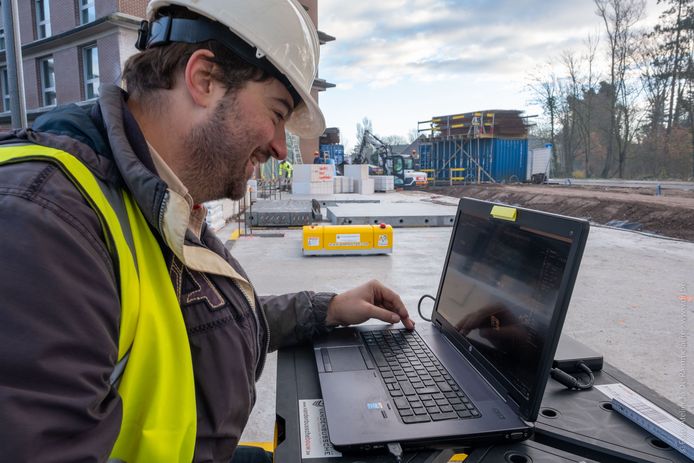 “Robot tekent digitale tekeningen op ware grootte op de vloer”: Aalters ...