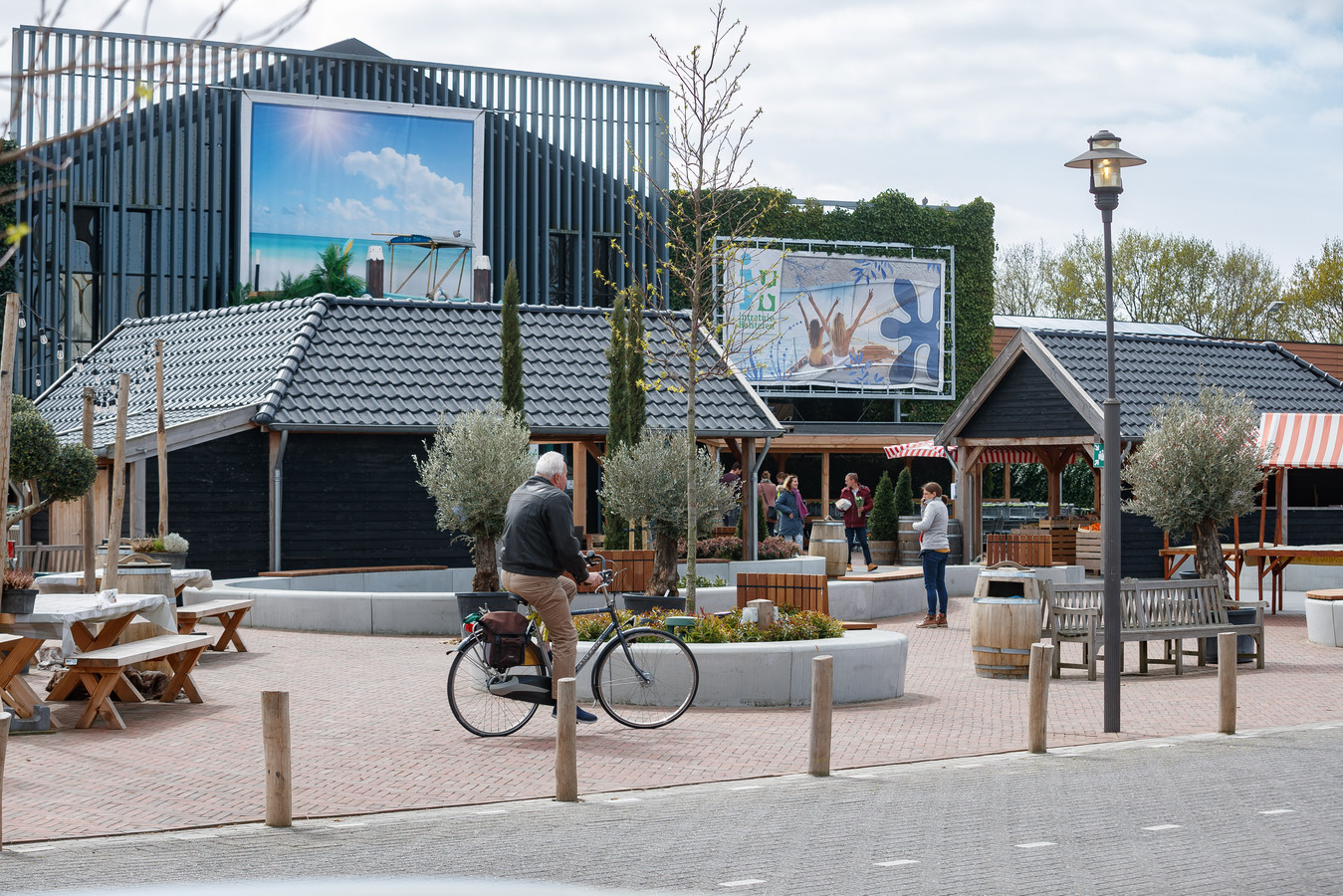 Hoe druk is het bij uitjes op Tweede Paasdag? Bij tuincentrum Halsteren ...