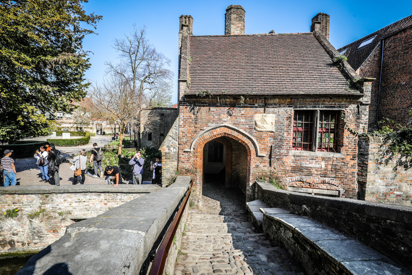 Brugse kunstenaar hield galerij maanden gesloten na diefstal ...