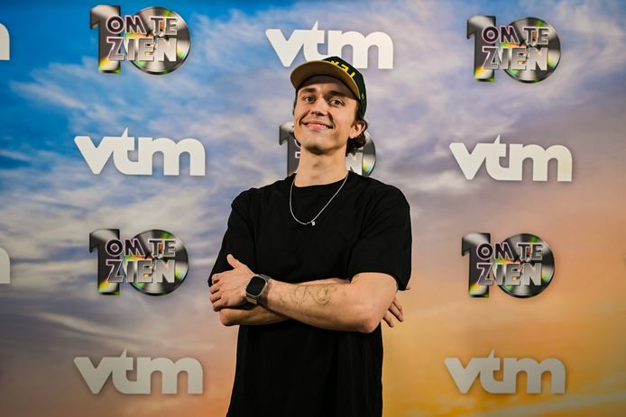 Ian Thomas laat tatoeages weglaseren: “Soms ging ik onder de naald ...