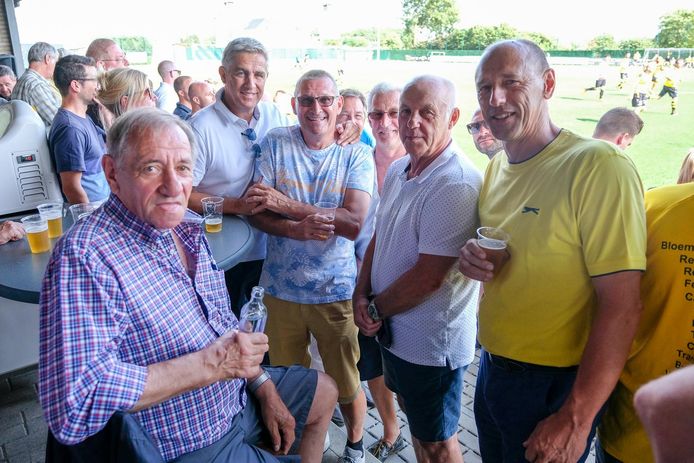 Voormalige RWDM-kampioenen moedigen beloften aan | Brussel | hln.be