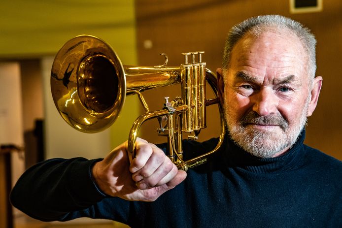 Henny (72) blaast al zes decennia mee in 100-jarig Sallands orkest: ‘De ...