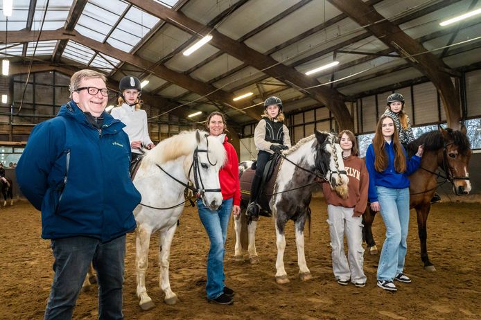 Maneges in de problemen door hoge kosten: ‘Paardrijles niet meer voor ...