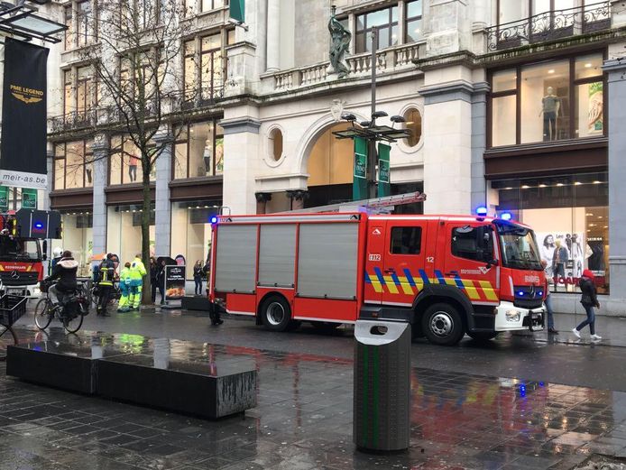 Galeria Inno ontruimd na brandgeur | Antwerpen | hln.be